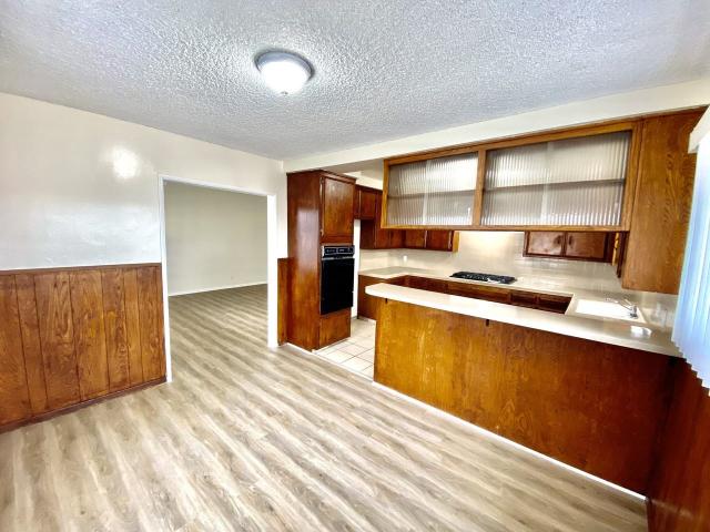2 Bedroom Apartment for Rent at 12644 York Ave #E, Hawthorne, CA 90250 North Hawthorne