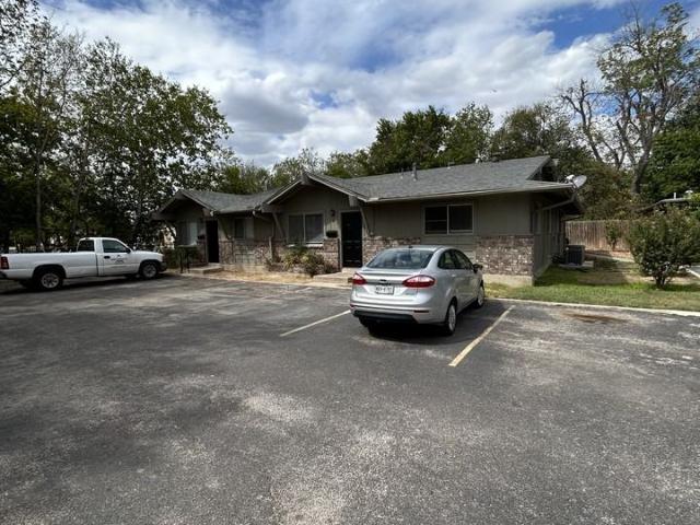 2 Bedroom Apartment for Rent at 128 Moore St #4, Seguin, TX 78155