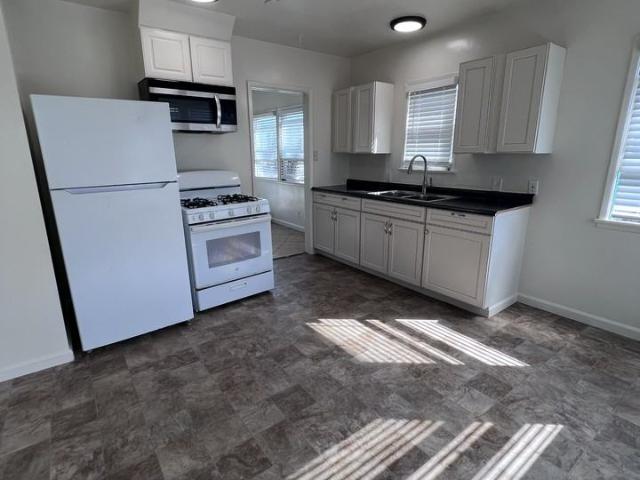 2 Bedroom Apartment for Rent at 128 S Tremont St Apt A, Oceanside, CA 92054 Downtown Oceanside