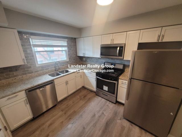 2 Bedroom Apartment for Rent at 1319 West Sherwin Avenue #1A, Chicago, IL 60626 Rogers Park