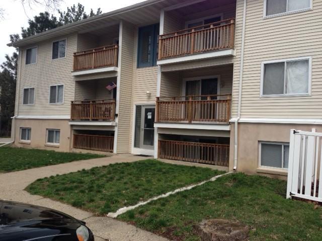 2 Bedroom Apartment for Rent at 1328 Outer Park Drive #6, Springfield, IL 62704