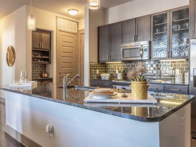2 Bedroom Apartment for Rent at 2501 Mckinney St #CRT2, Houston, TX 77003 Downtown Houston