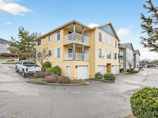2 Bedroom Apartment for Rent at 2533 Corona Ave #C, Medford, OR 97504