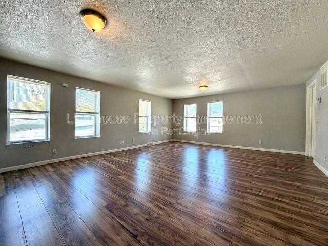 2 Bedroom Apartment for Rent at 273 E Forest Ave #6, Muskegon, MI 49442 McLaughlin