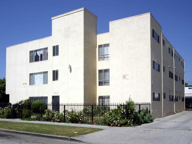 2 Bedroom Apartment for Rent at 2715 S Cloverdale Ave #8, Los Angeles, CA 90016 West Adams