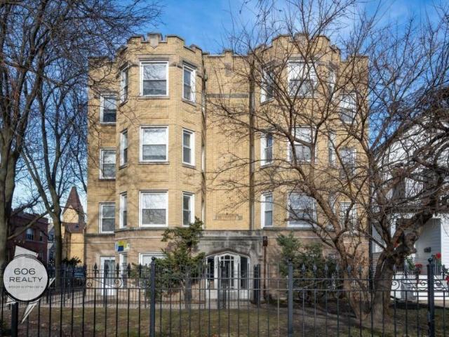 2 Bedroom Apartment for Rent at 2722 W Logan Blvd, Chicago, IL 60647 Logan Square