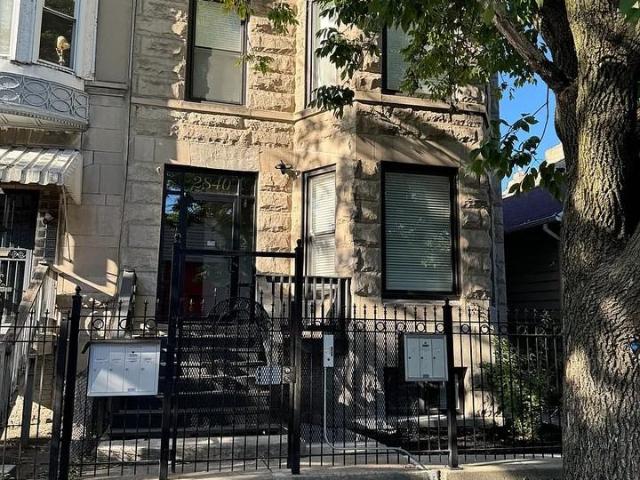 2 Bedroom Apartment for Rent at 2840 W Fulton St #2F, Chicago, IL 60612 East Garfield Park