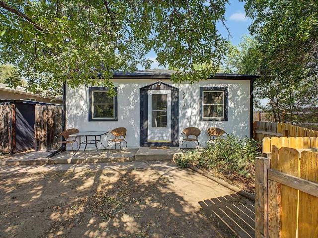 2 Bedroom Apartment for Rent at 2910 S Delaware St, Englewood, CO 80110