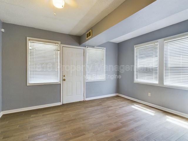 2 Bedroom Apartment for Rent at 2938 Flora Ave #1S, Kansas City, MO 64109 Mount Hope