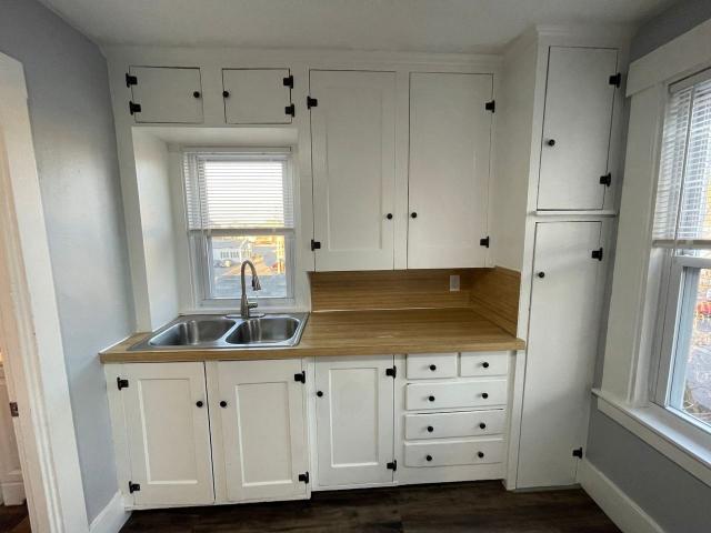 2 Bedroom Apartment for Rent at 202 Douglas Street #3, Manchester, NH 03102 Piscataquog