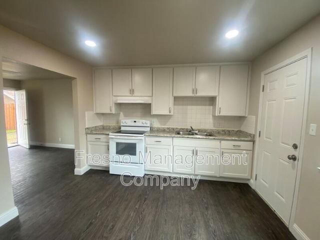 2 Bedroom Apartment for Rent at 2056 E White Ave #C, Fresno, CA 93701