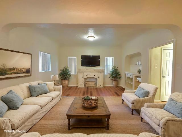 2 Bedroom Apartment for Rent at 2080 Chestnut Avenue, Long Beach, CA 90806 South Wrigley