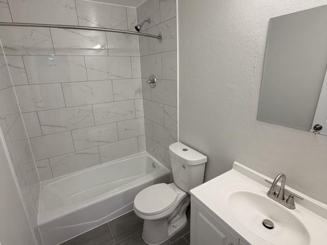 2 Bedroom Apartment for Rent at 210 High Line St #6, Belvidere, IL 61008