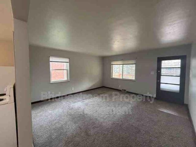 2 Bedroom Apartment for Rent at 211 N Cherrywood Ave #2, Dayton, OH 45403 Wright View