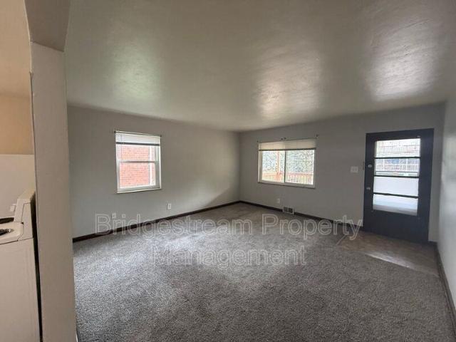 2 Bedroom Apartment for Rent at 211 N Cherrywood Ave #2, Dayton, OH 45403 Wright View