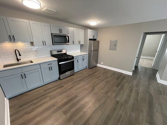 2 Bedroom Apartment for Rent at 21 N Dryden Pl #21 3H, Arlington Heights, IL 60004