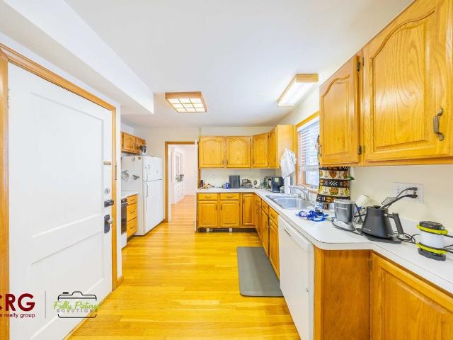 2 Bedroom Apartment for Rent at 21 Salisbury Rd #1, Newton, MA 02458 Newton Corner