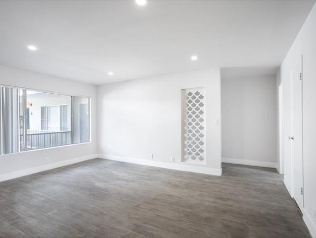 2 Bedroom Apartment for Rent at 2233 S Ridgeley Dr #303, Los Angeles, CA 90016 Mid City