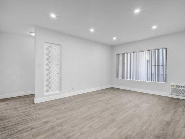 2 Bedroom Apartment for Rent at 2233 S Ridgeley Dr #303, Los Angeles, CA 90016 Mid City