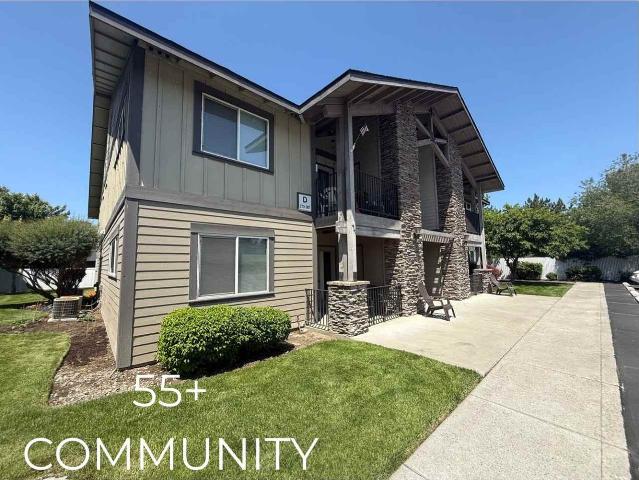 2 Bedroom Apartment for Rent at 227 Nw Greenwood Ave, Redmond, OR 97756