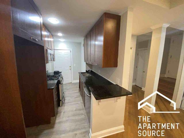2 Bedroom Apartment for Rent at 2242 W Morse Ave #G, Chicago, IL 60645 West Ridge