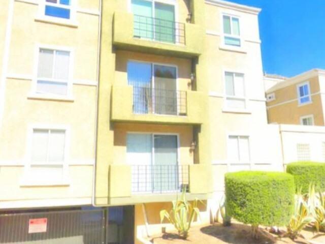 2 Bedroom Apartment for Rent at 22859 Del Valle Street, Los Angeles, CA 91364 Woodland Hills Warner Center