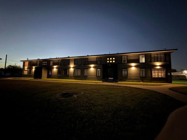 2 Bedroom Apartment for Rent at 2341 Cincinnati Ave, San Antonio, TX 78228 Woodlawn Lake