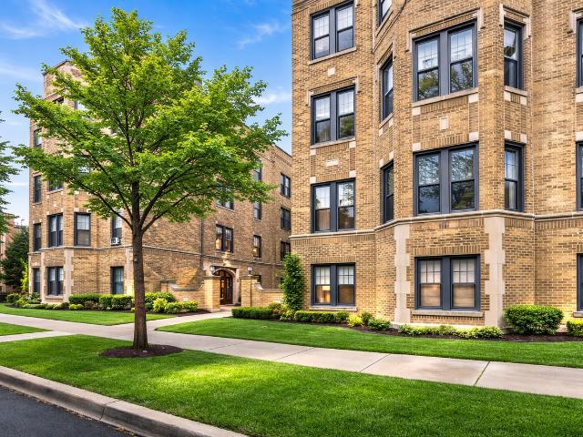 2 Bedroom Apartment for Rent at 2344 W Addison St #F2, Chicago, IL 60618 North Center