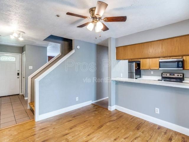 2 Bedroom Apartment for Rent at 2354 Little Pocket Rd #B, Dallas, TX 75228