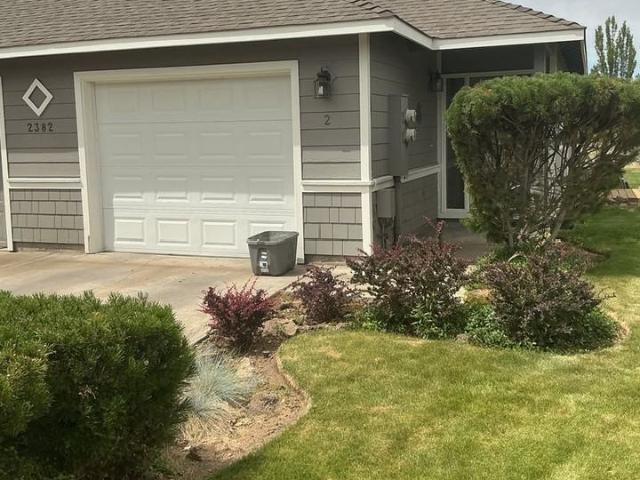 2 Bedroom Apartment for Rent at 2382 Ne Mary Rose Pl #2, Bend, OR 97701 Mountain View