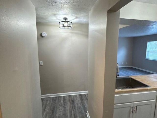 2 Bedroom Apartment for Rent at 2390 W North Bend Rd #4, Cincinnati, OH 45239 Mount Airy