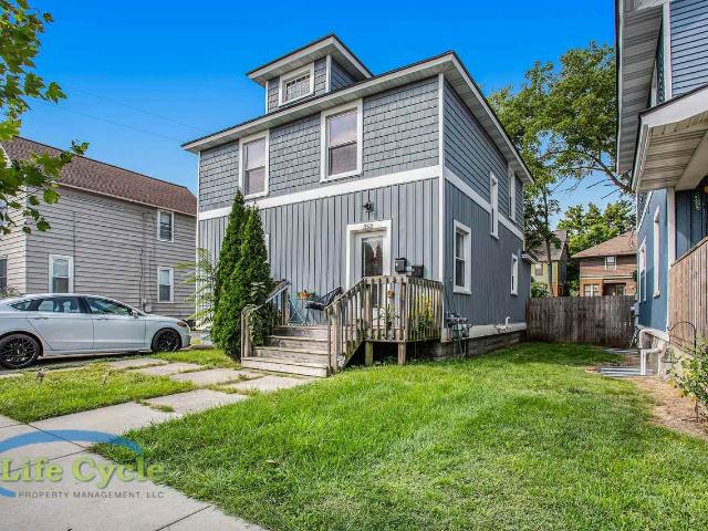2 Bedroom Apartment for Rent at 353 Atlas Ave Se #2, Grand Rapids, MI 49506 Eastown