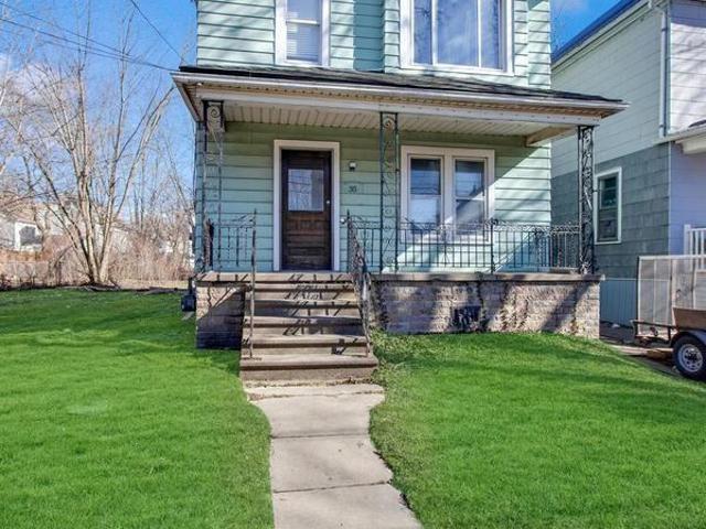 2 Bedroom Apartment for Rent at 35 Benzinger St #1, Buffalo, NY 14206 Lovejoy