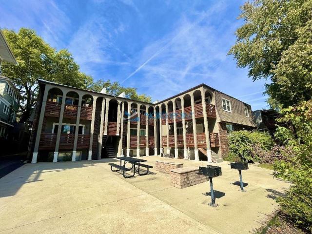 2 Bedroom Apartment for Rent at 3710 Wyandotte St, Kansas City, MO 64111 Hanover Place