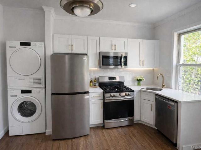 2 Bedroom Apartment for Rent at 3717 Greenpoint Ave #2, New York, NY 11101 Long Island City