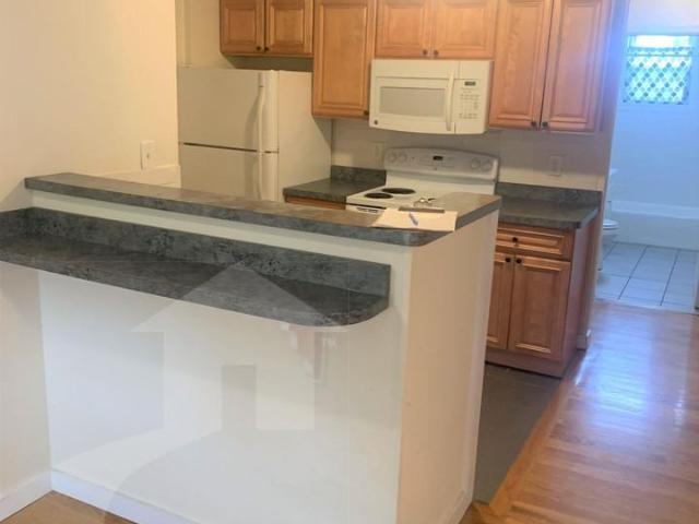 2 Bedroom Apartment for Rent at 37 Davis Sq #2, Somerville, MA 02144 Davis Square