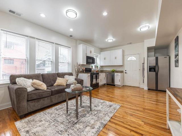 2 Bedroom Apartment for Rent at 3849 W Ainslie St #1, Chicago, IL 60625 Albany Park
