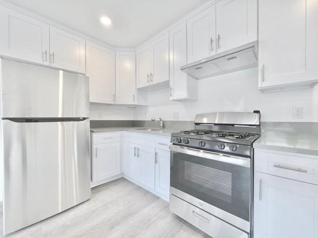 2 Bedroom Apartment for Rent at 3930 Nicolet Ave #15, Los Angeles, CA 90008 Congress West
