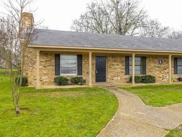 2 Bedroom Apartment for Rent at 303 Cooper St #16, Lindale, TX 75771