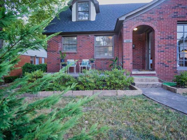 2 Bedroom Apartment for Rent at 300 S Valentine St #1, Little Rock, AR 72205 Capital View
