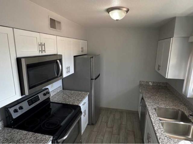 2 Bedroom Apartment for Rent at 3012 E Cicero St #201, Mesa, AZ 85213 The Groves