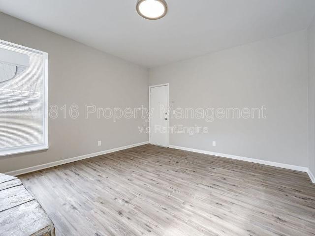 2 Bedroom Apartment for Rent at 301 Benton Blvd #5, Kansas City, MO 64124 Scarritt Point