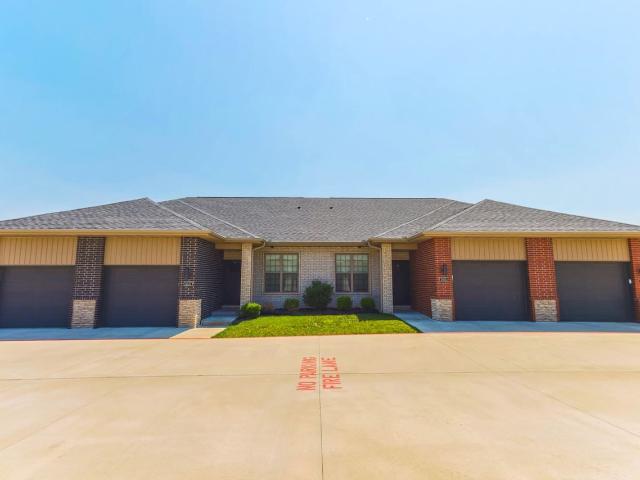 2 Bedroom Apartment for Rent at 3051 W Cardinal St, Springfield, MO 65810