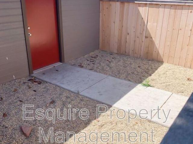 2 Bedroom Apartment for Rent at 309 Hill St #B, Oxnard, CA 93033 Kamala Park