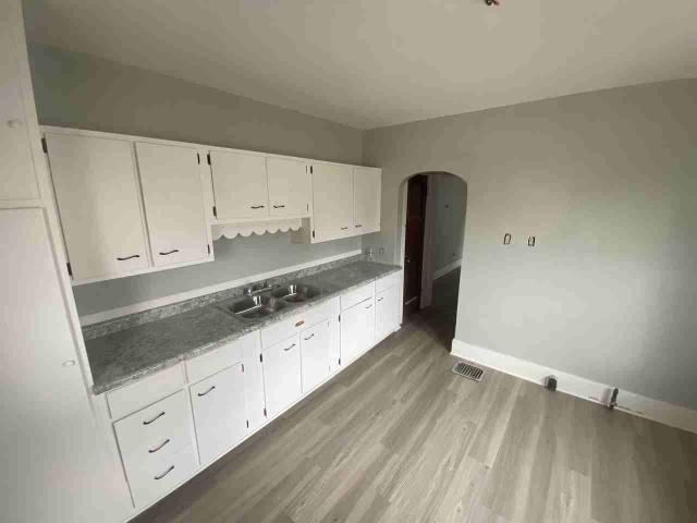 2 Bedroom Apartment for Rent at 30 Missouri Ave #30MISSOURI, Dayton, OH 45410 Walnut Hills