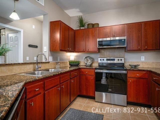 2 Bedroom Apartment for Rent at 3121 Sawdust Rd #TALW, The Woodlands, TX 77380 Grogan's Mill
