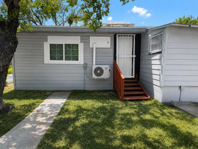 2 Bedroom Apartment for Rent at 314 N Nueces #C, San Antonio, TX 78207 Prospect Hill