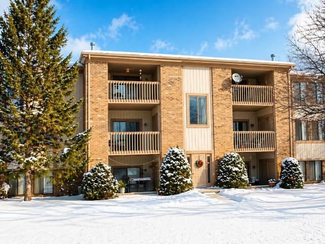 2 Bedroom Apartment for Rent at 31722 Freedom Rd #NA, Farmington Hills, MI 48336