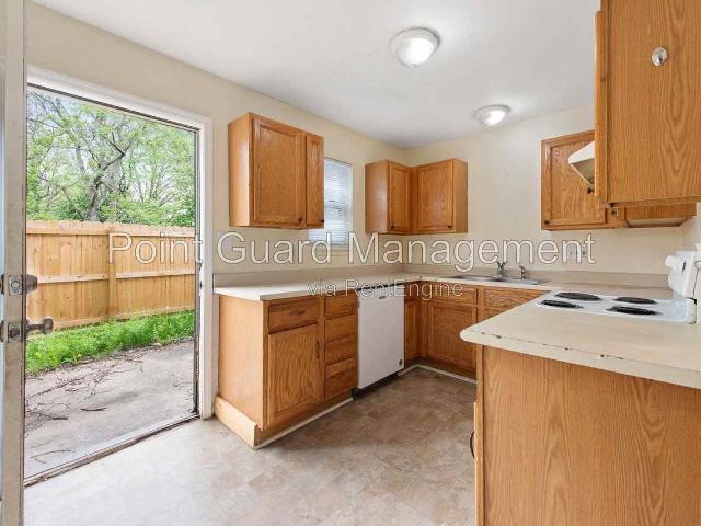 2 Bedroom Apartment for Rent at 321 W South Ave #3, Independence, MO 64050 Heart of Independence