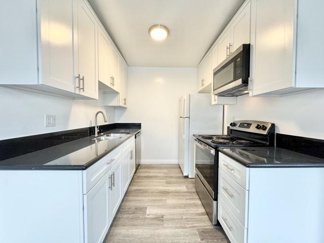 2 Bedroom Apartment for Rent at 326 W Queen St #15A, Inglewood, CA 90301